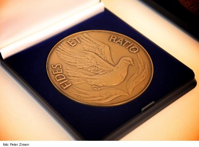 Rada pre vedu, vzdelanie a kultúru udelila cenu Fides et ratio | Rádio ...